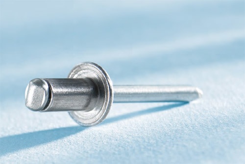 Remaches de clavo estándar y especiales Rivquick - Metalmecánica ...